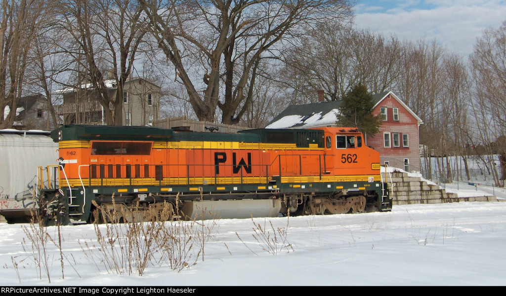PW 562 on the rear s/b